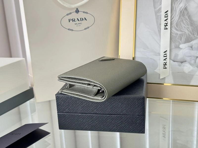 Indistinguishable Prada Wallets Purse