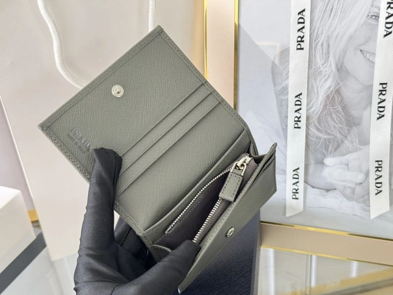 Indistinguishable Prada Wallets Purse
