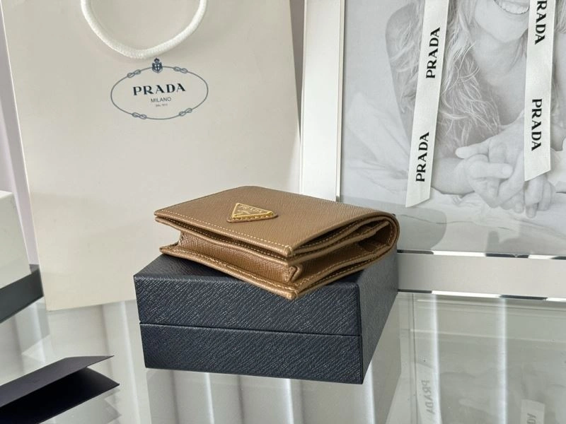 Indistinguishable Prada Wallets Purse