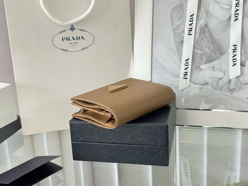 Indistinguishable Prada Wallets Purse