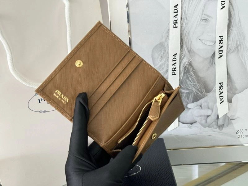 Indistinguishable Prada Wallets Purse