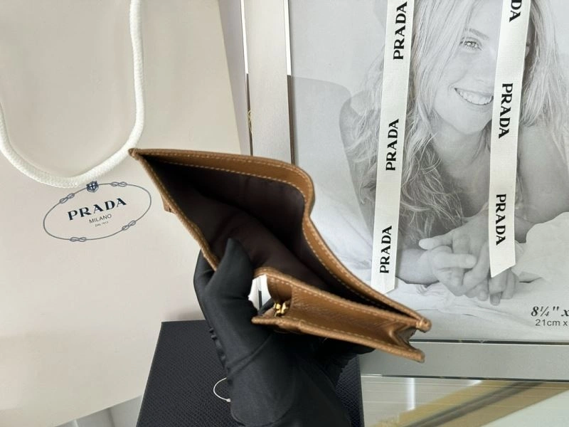 Indistinguishable Prada Wallets Purse