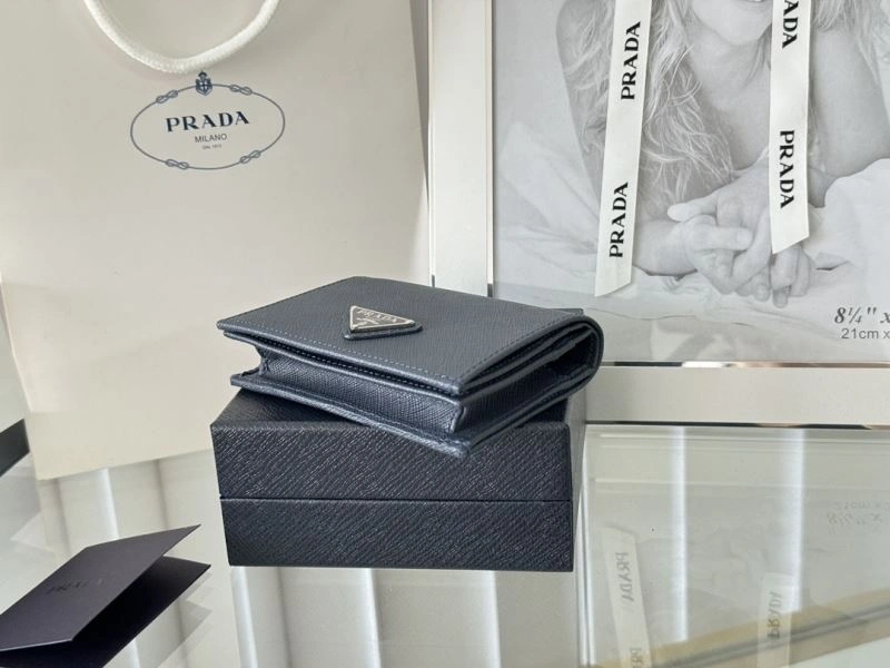 Indistinguishable Prada Wallets Purse