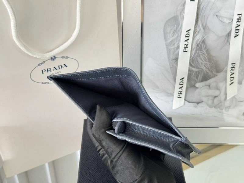 Indistinguishable Prada Wallets Purse