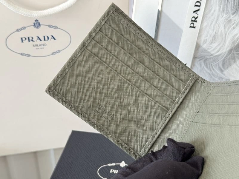 Indistinguishable Prada Wallets Purse