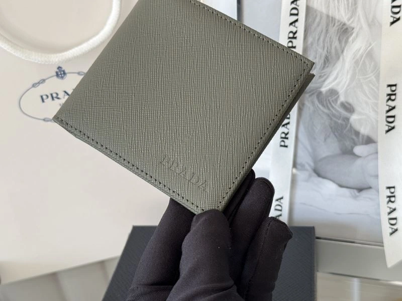 Indistinguishable Prada Wallets Purse