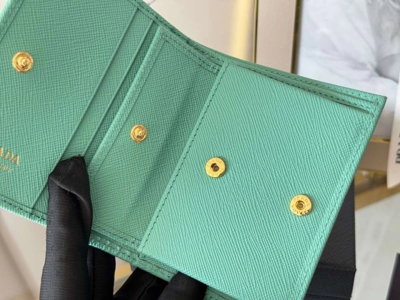 Indistinguishable Prada Wallets Purse