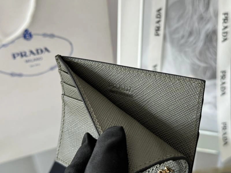 Indistinguishable Prada Wallets Purse