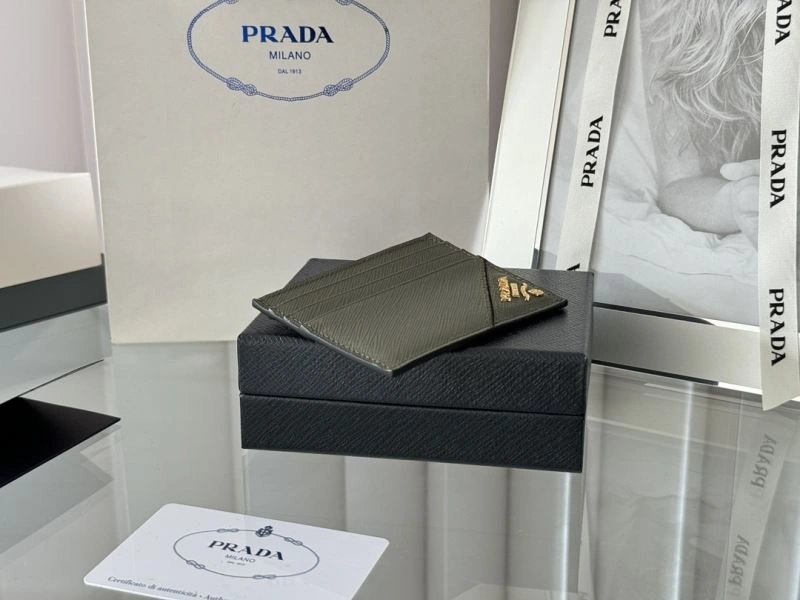 Indistinguishable Prada Wallets Purse