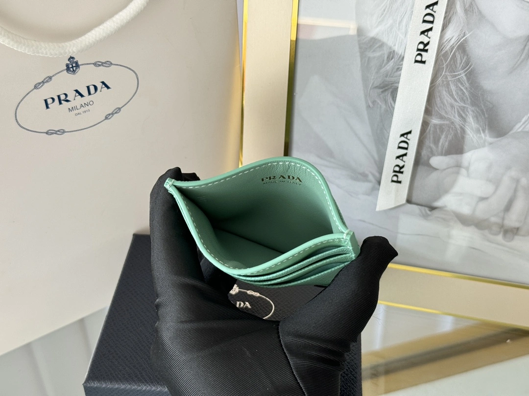 Bargain Prada Wallets Purse