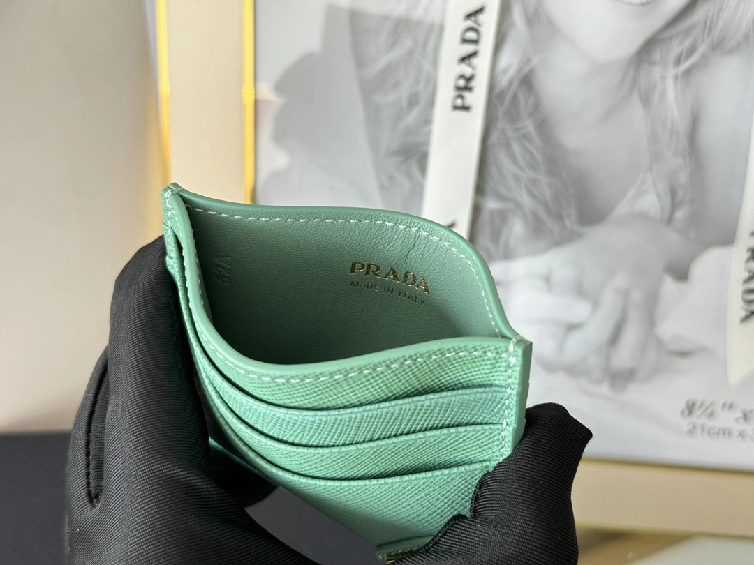 Bargain Prada Wallets Purse