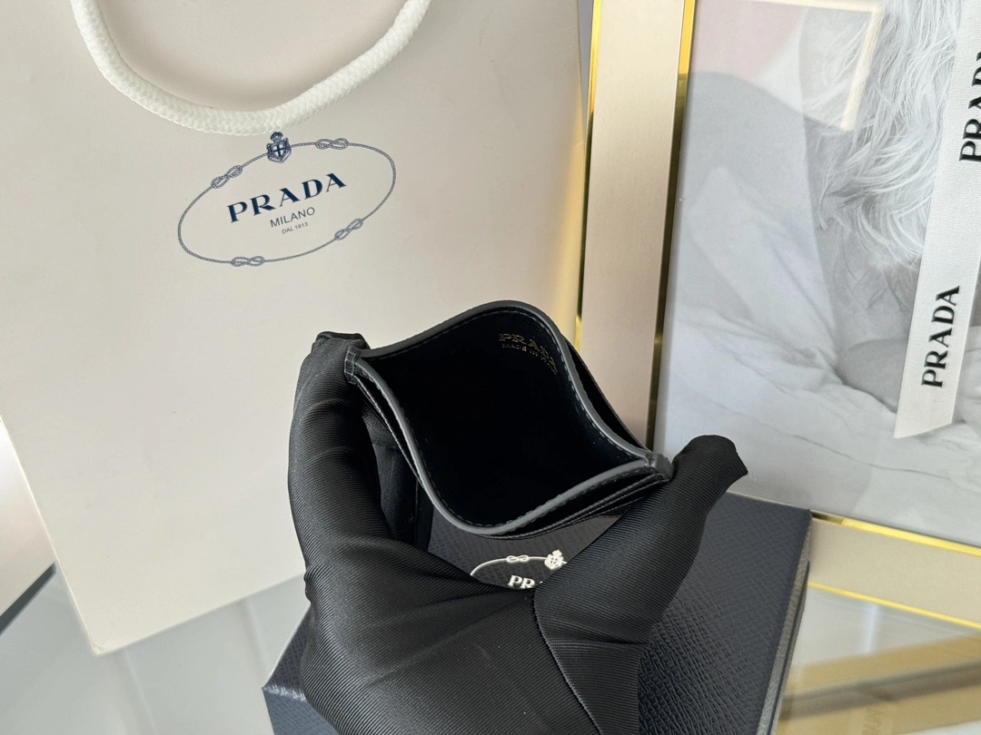 Accurate model Prada Wallets Purse