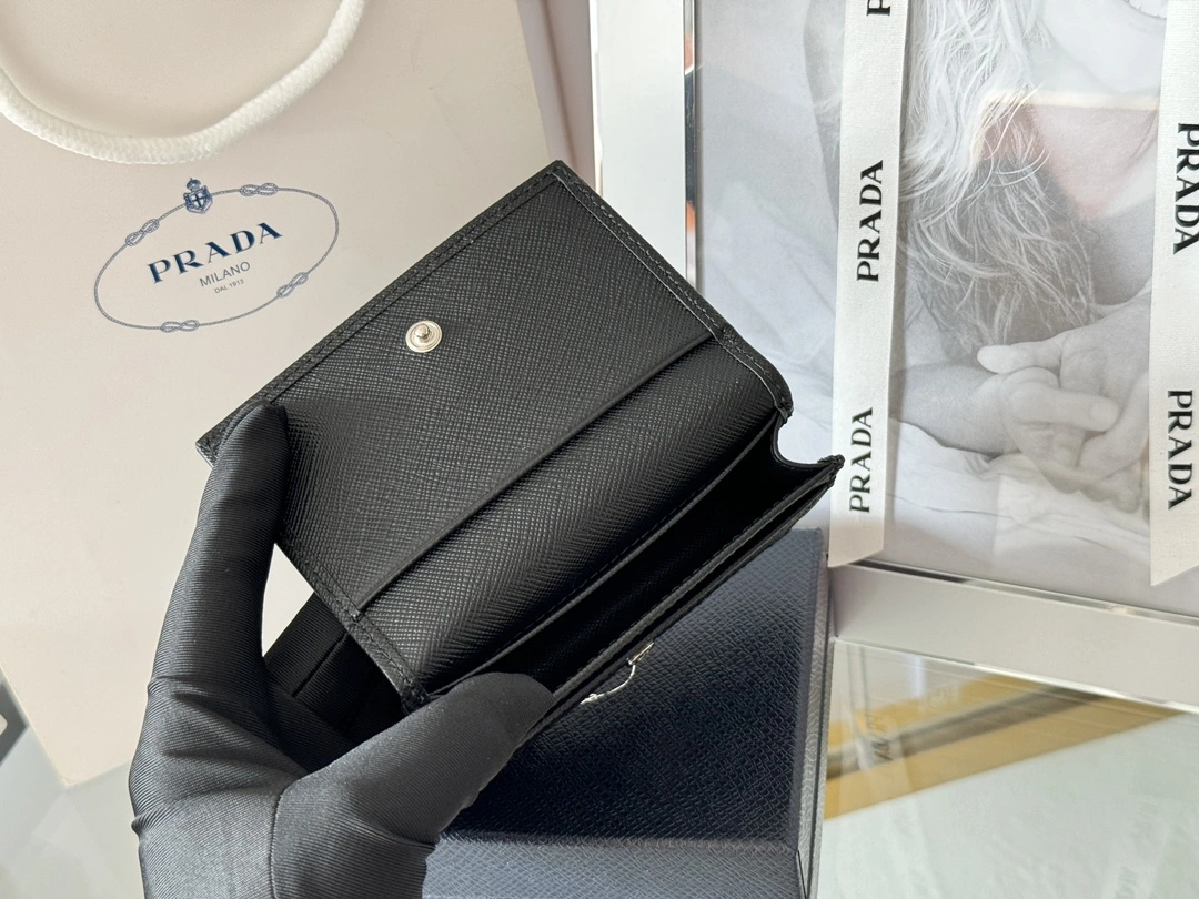 Accurate model Prada Wallets Purse