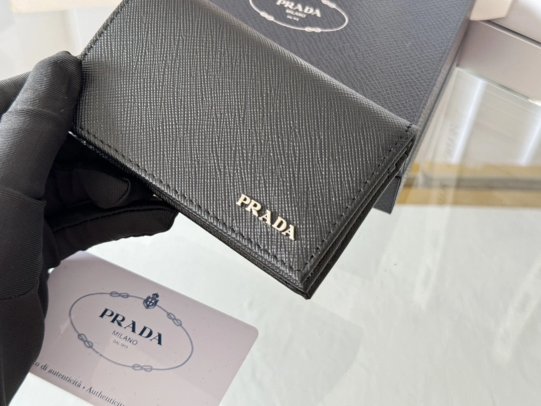 Accurate model Prada Wallets Purse