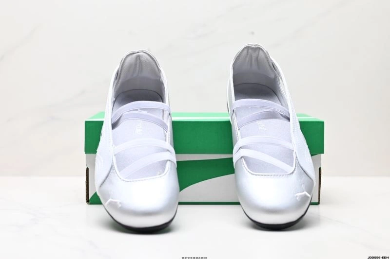 Low-cost Puma Shoes