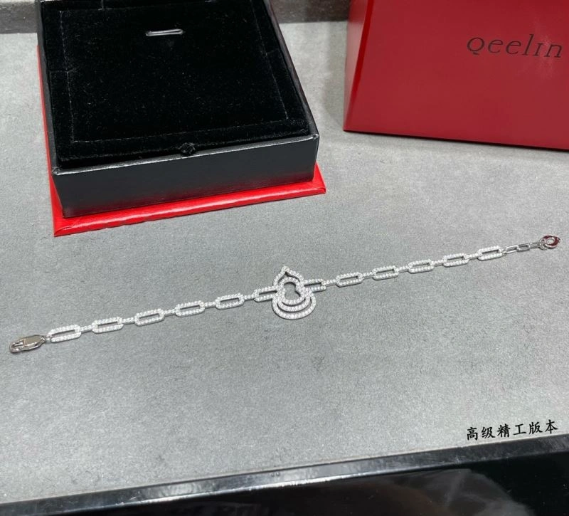 Low-cost Qeelin Bracelets