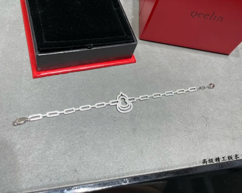 Low-cost Qeelin Bracelets