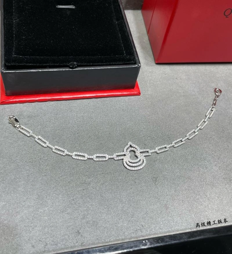 Low-cost Qeelin Bracelets