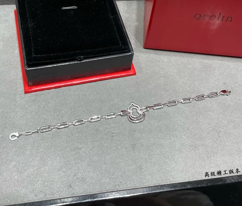Low-cost Qeelin Bracelets