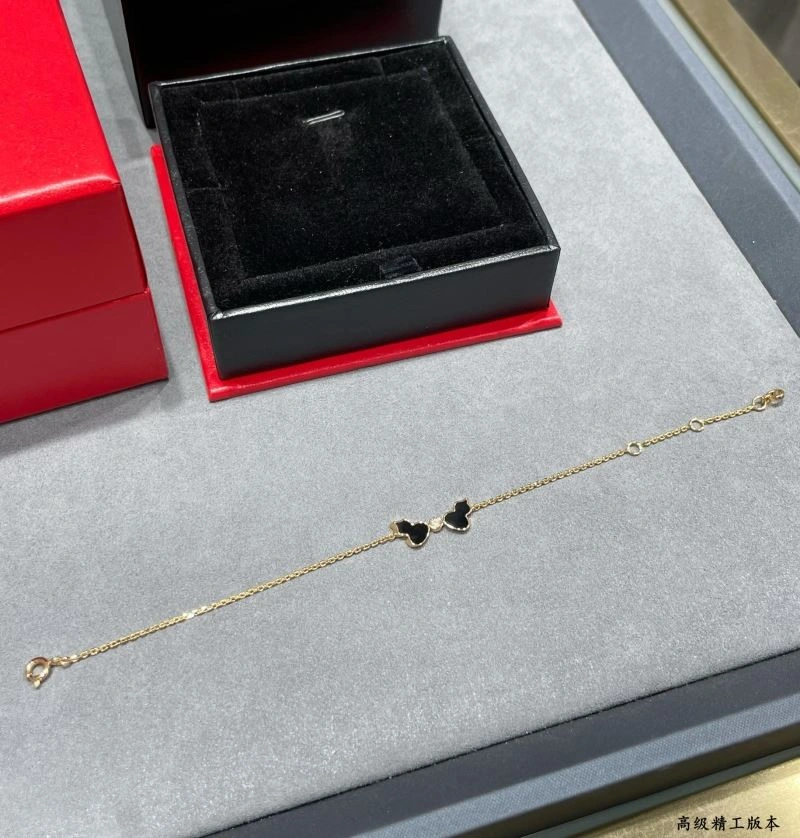 Discounted Qeelin Bracelets