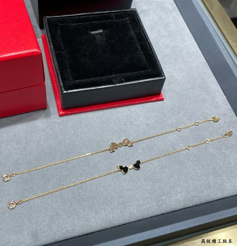 Discounted Qeelin Bracelets