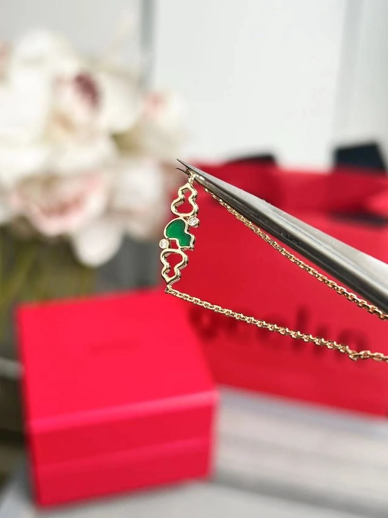 Low-cost Qeelin Bracelets
