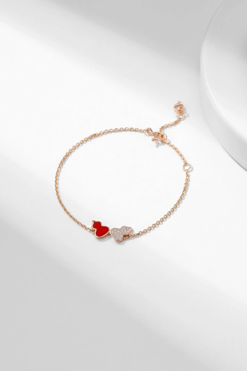 Indistinguishable Qeelin Bracelets