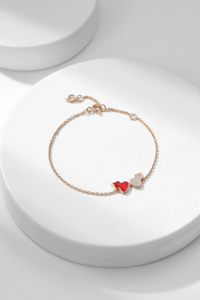 Indistinguishable Qeelin Bracelets
