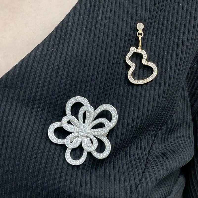 Exact replica Qeelin Brooches