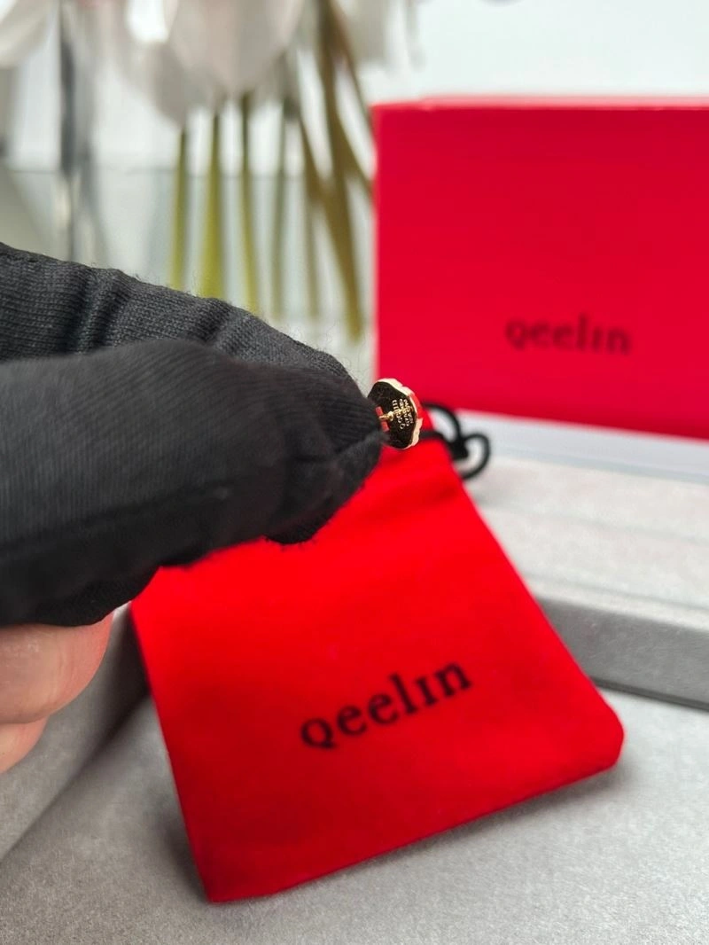 Low-cost Qeelin Earrings