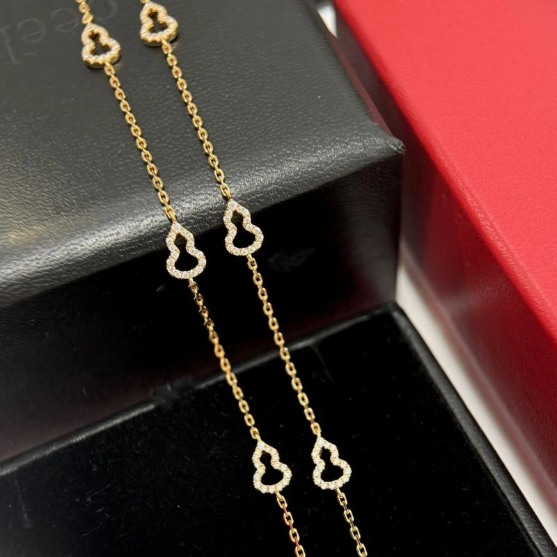 Low-cost Qeelin Necklaces