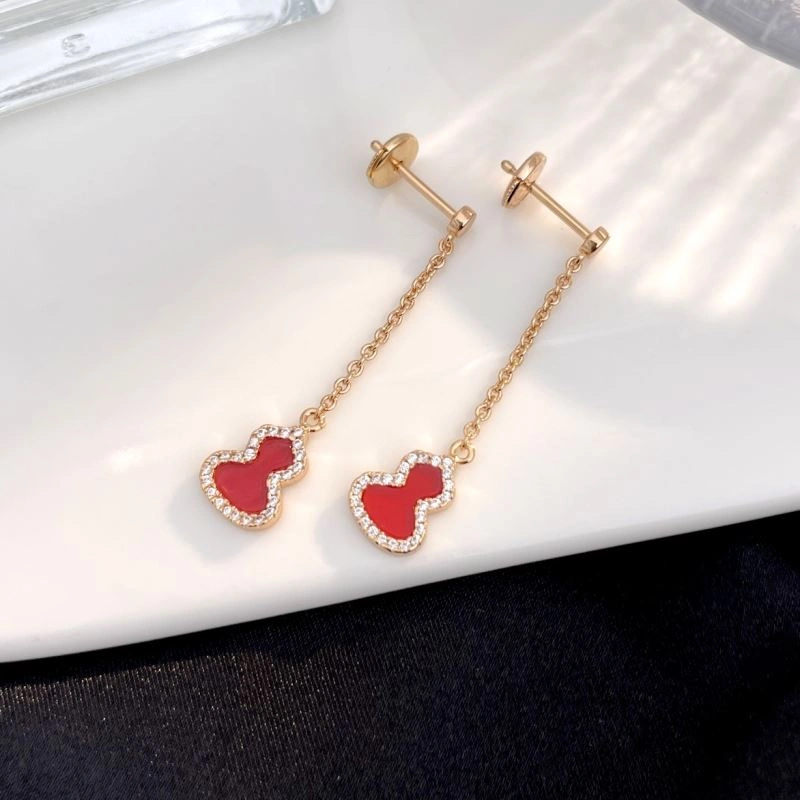 Official Qeelin Necklaces