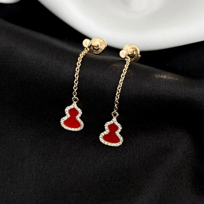Official Qeelin Necklaces