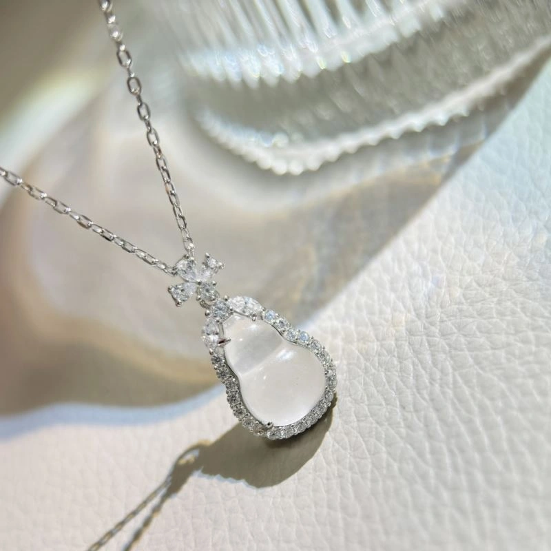 Indistinguishable Qeelin Necklaces