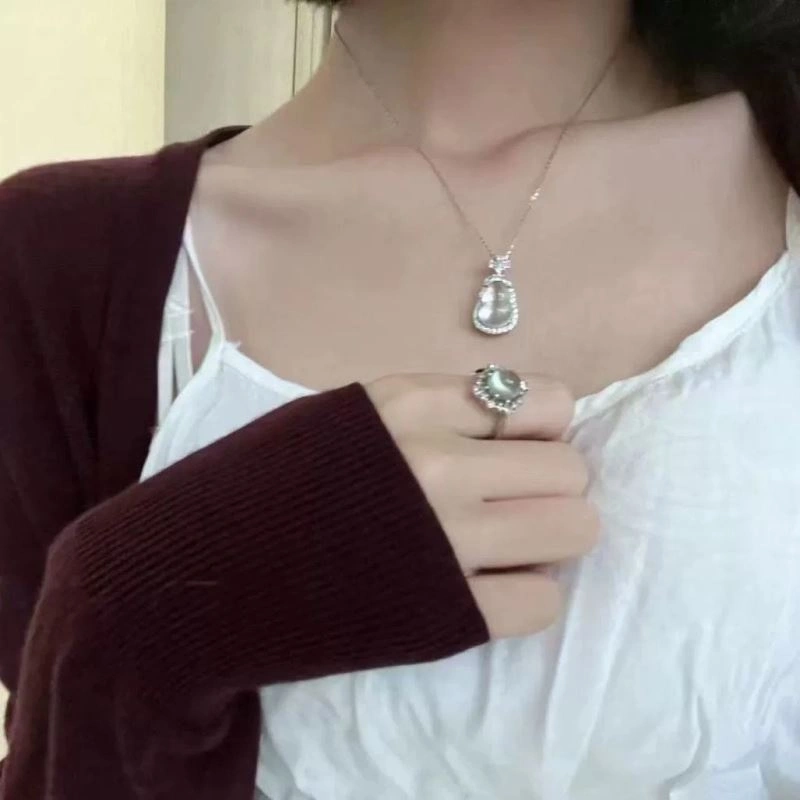 Indistinguishable Qeelin Necklaces