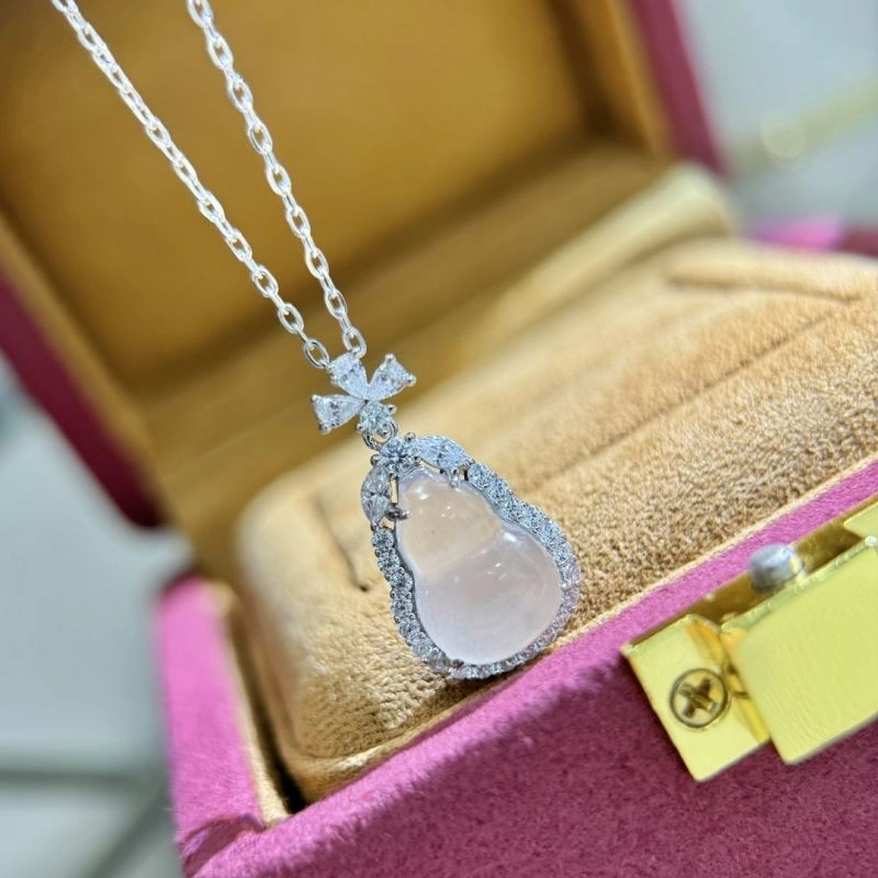 Indistinguishable Qeelin Necklaces