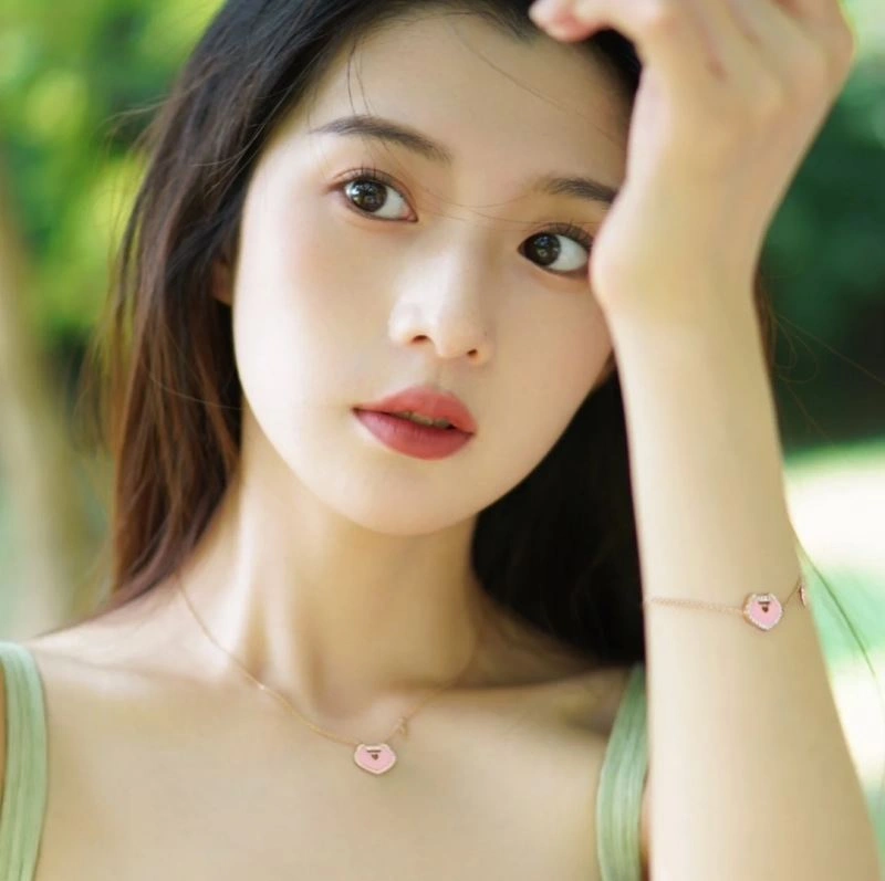Affordable Qeelin Necklaces