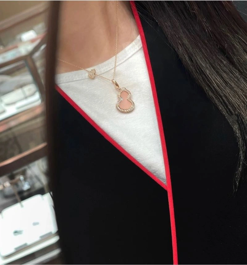 Accurate model Qeelin Necklaces