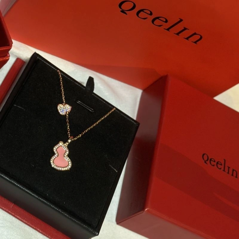 Accurate model Qeelin Necklaces