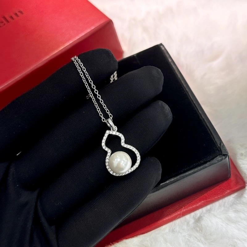 Discounted Qeelin Necklaces