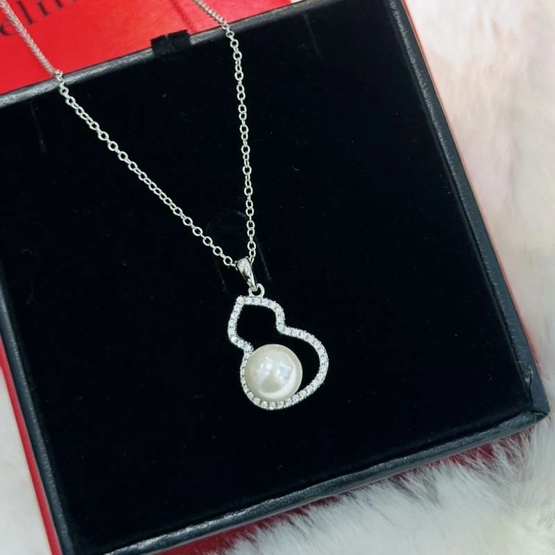 Discounted Qeelin Necklaces
