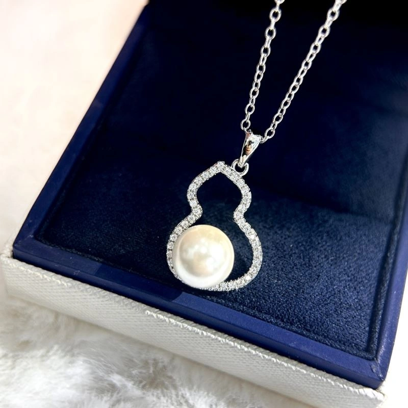Discounted Qeelin Necklaces