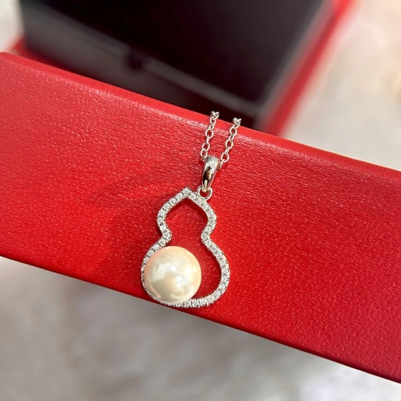 Discounted Qeelin Necklaces