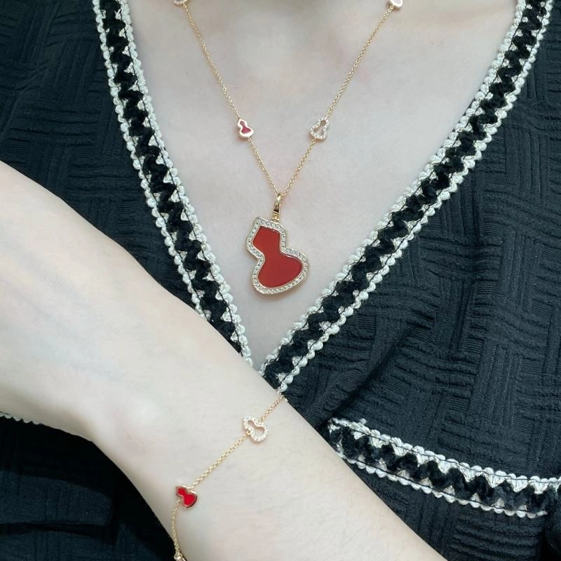 Discounted Qeelin Necklaces