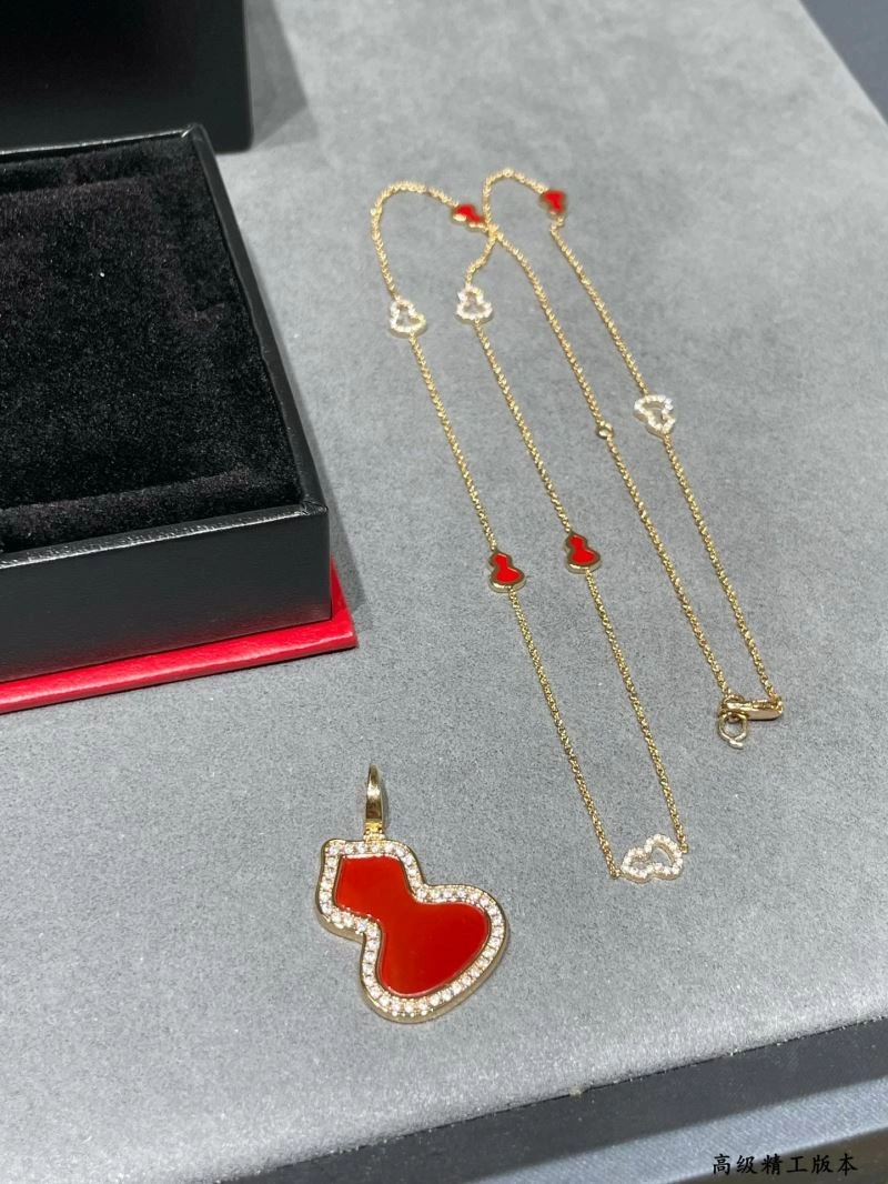 Discounted Qeelin Necklaces
