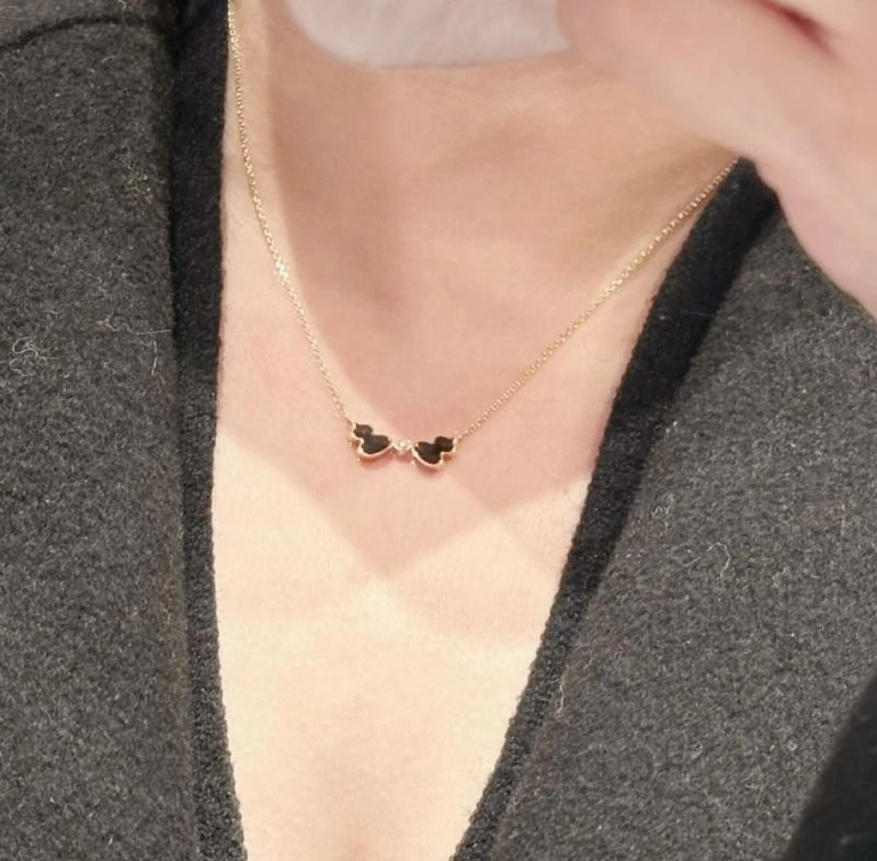 Discounted Qeelin Necklaces