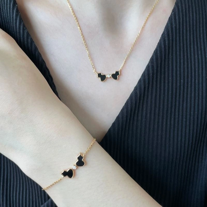 Discounted Qeelin Necklaces