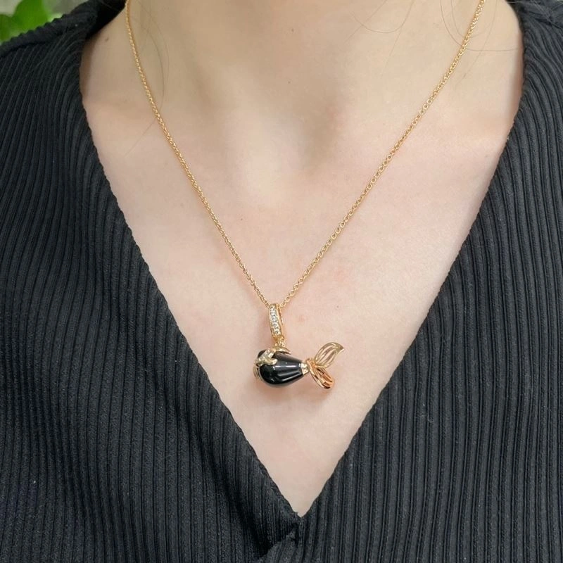 Top mirror Qeelin Necklaces