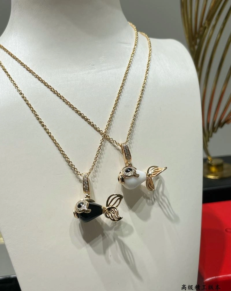 Top mirror Qeelin Necklaces