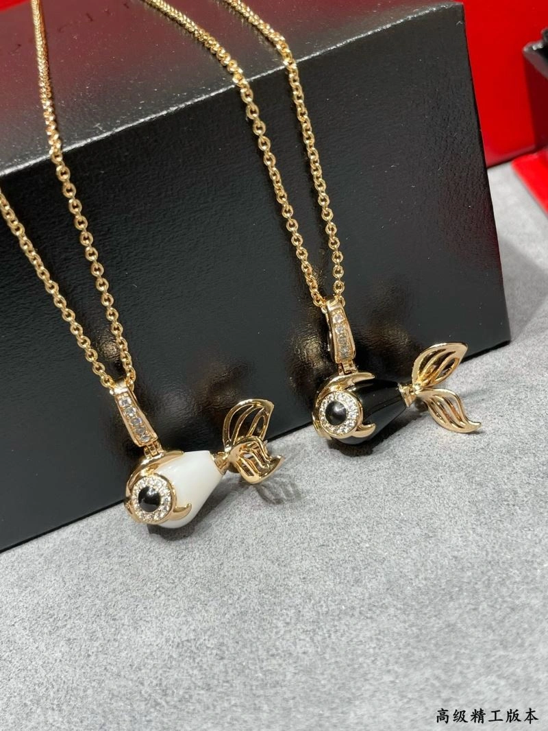Top mirror Qeelin Necklaces